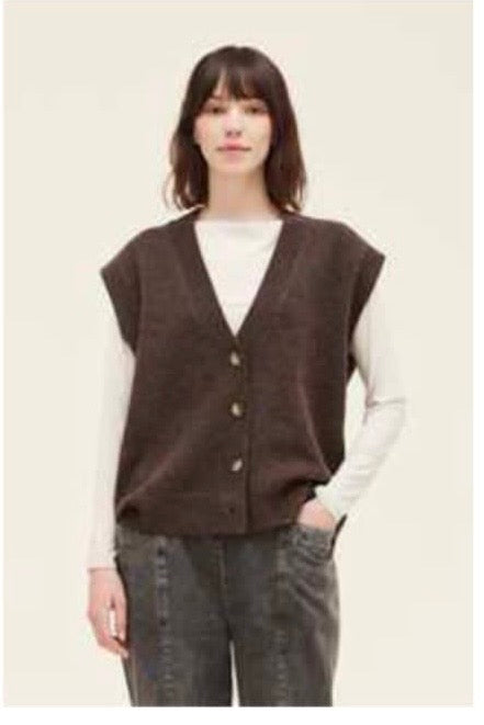 CHALECO CUELLO V – Sthela & Co